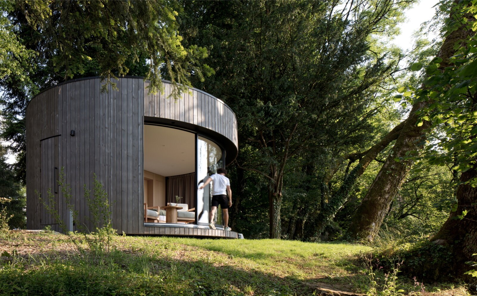 Photo 2 of 15 in LumiPod, a 26sqm high-end cabin in the heart of Jura ...