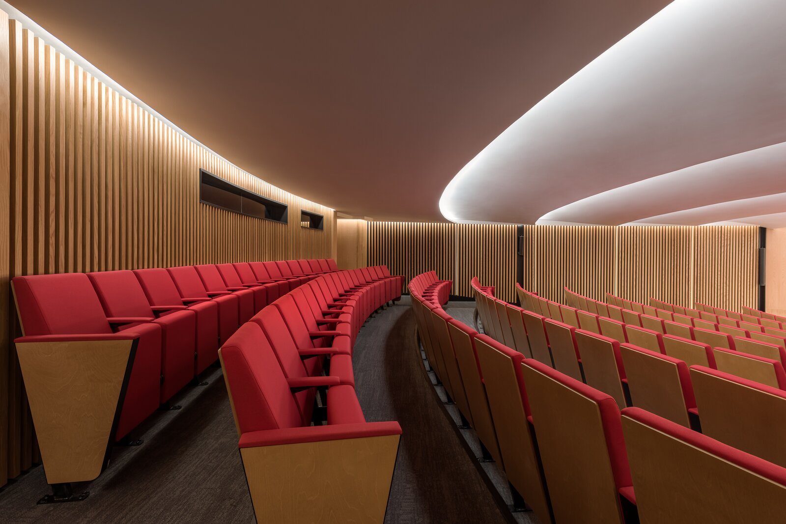 Photo 8 of 25 in Santander Corporate: first phase by CF taller de ...