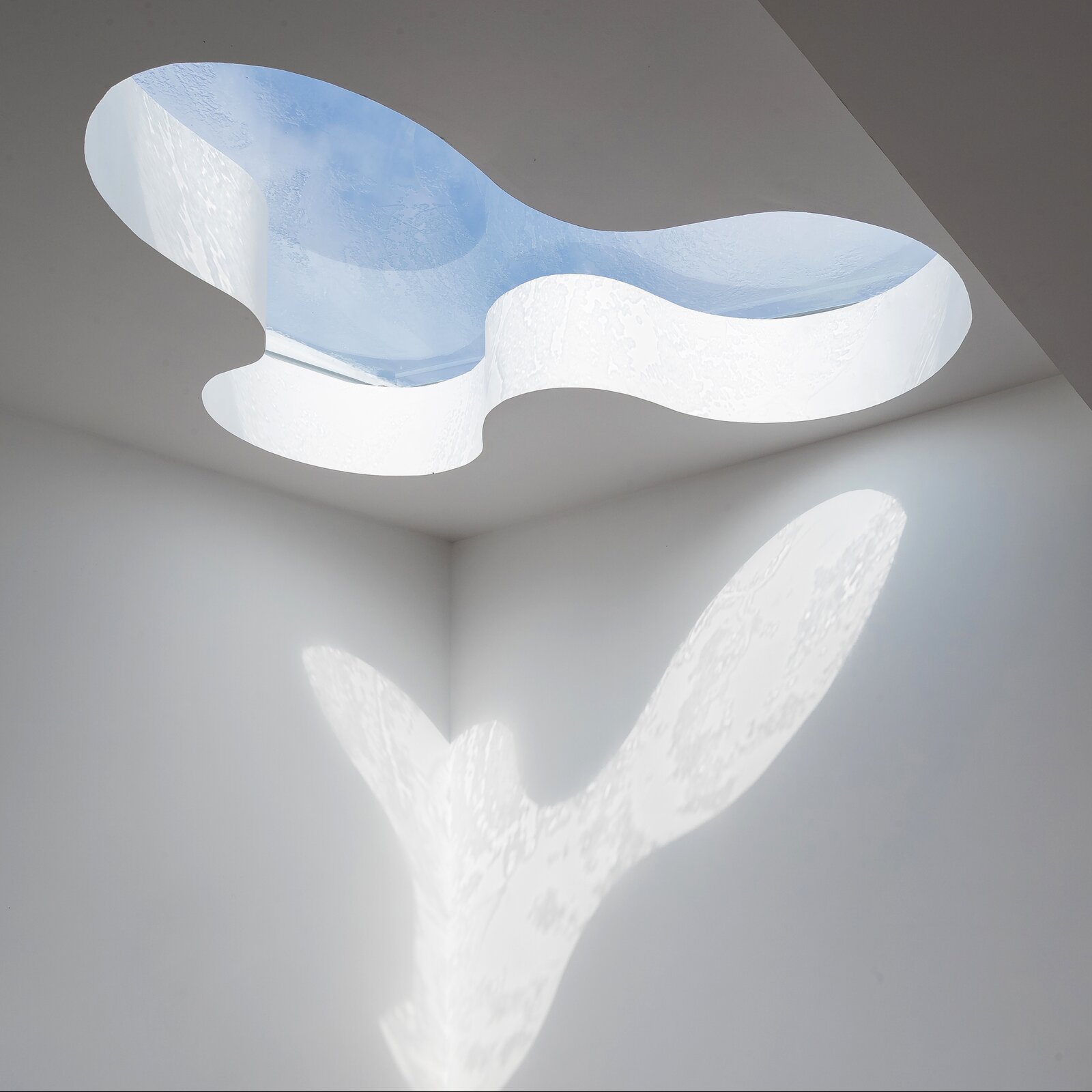 Photo 11 of 13 in Pham Trung inserts a curvaceous shape to Bon & Kin ...