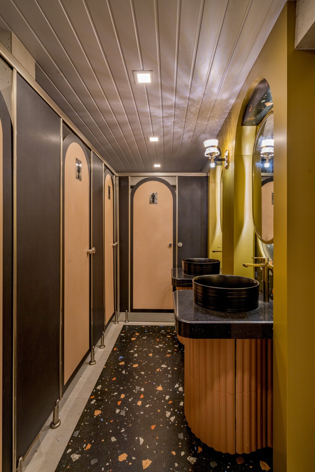 Photo 2 of 11 in The Laughing Tiger - Asian Funk Bar by Danza Del ...