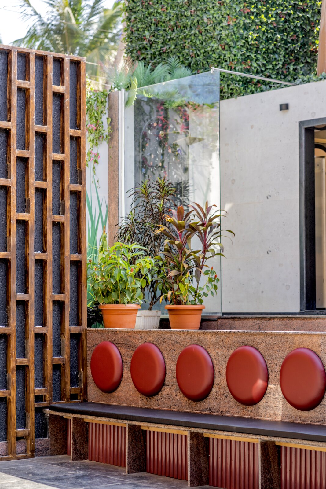 Photo 4 of 11 in The Laughing Tiger - Asian Funk Bar by Danza Del ...