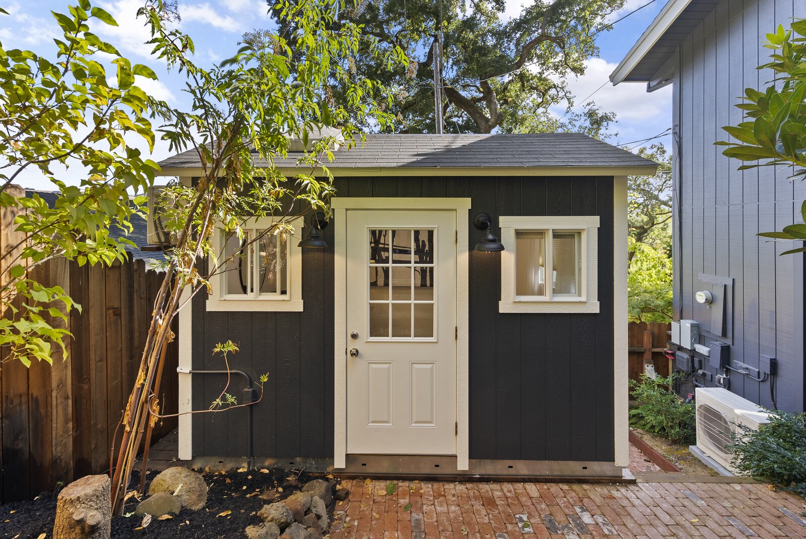 Photo 13 of 19 in A Hillside Gem by Erin Greenwell - Dwell