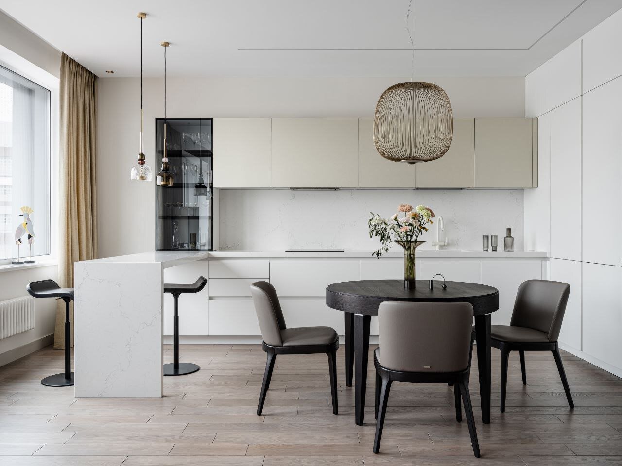 Photo 7 of 13 in Minimalist apartment for a young art and cinema lover ...