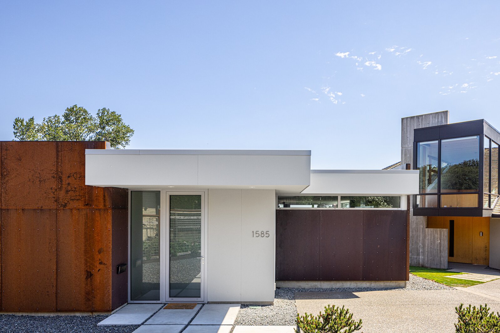 Photo 2 of 12 in Magnolia Guest House by E. Cobb Architects - Dwell