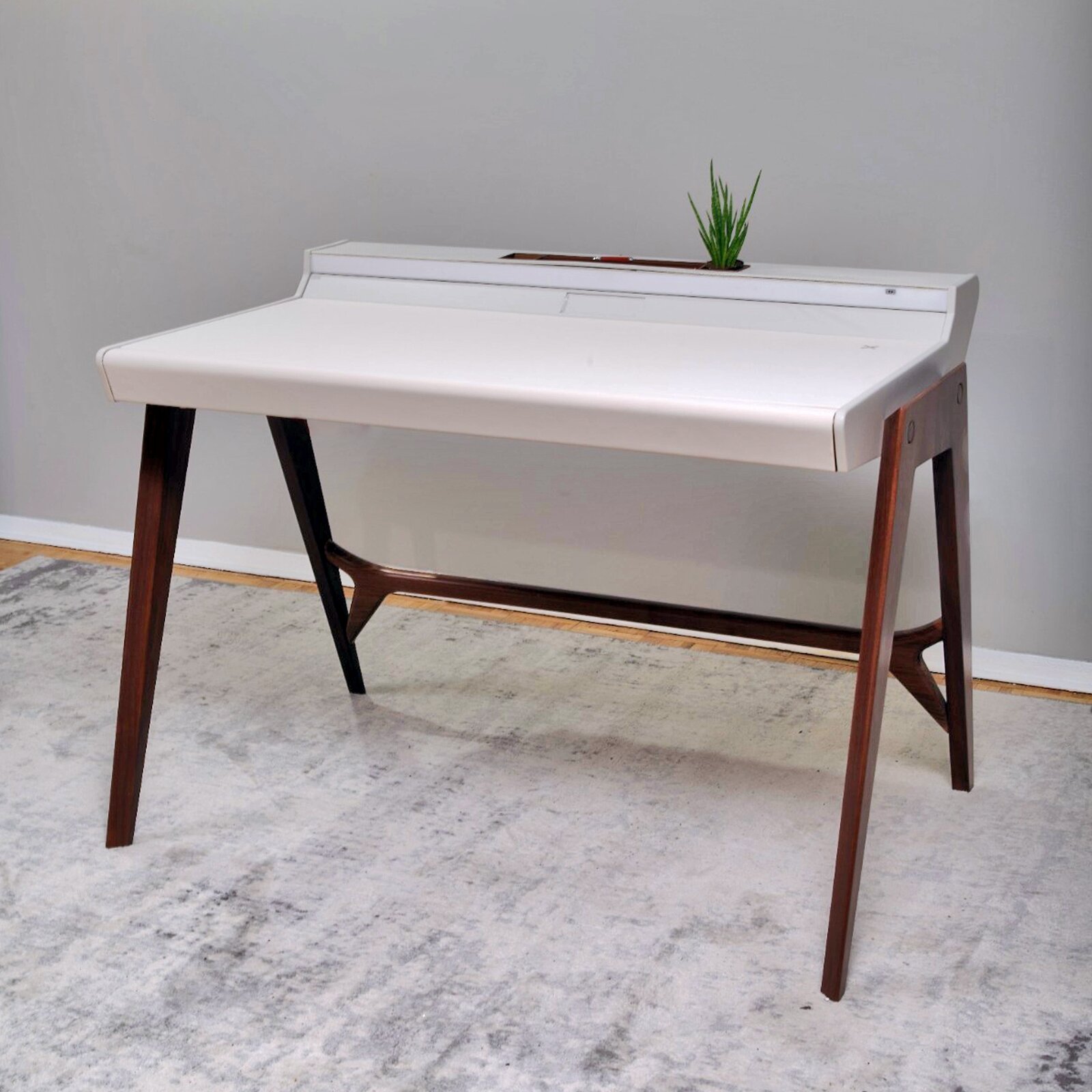 Photo 3 of 5 in Task Smart desk an integrated approach - Dwell