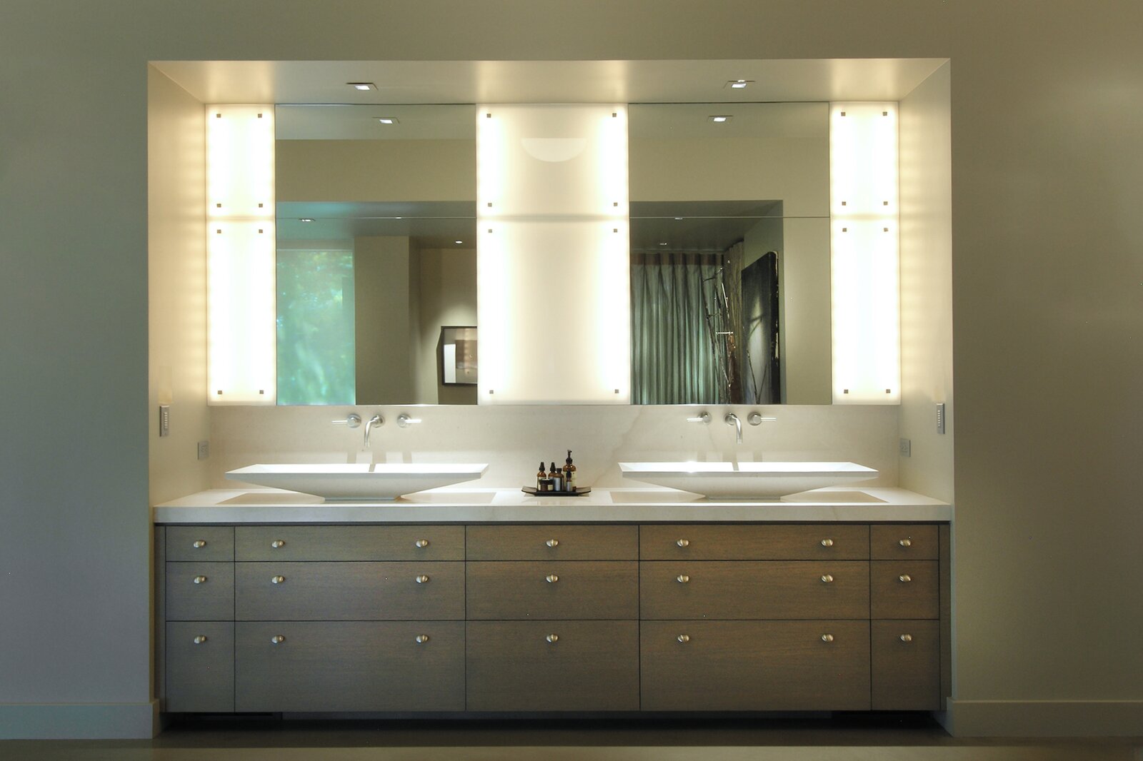 Photo 16 of 21 in Gallery House by Conrad Asturi Studios - Dwell