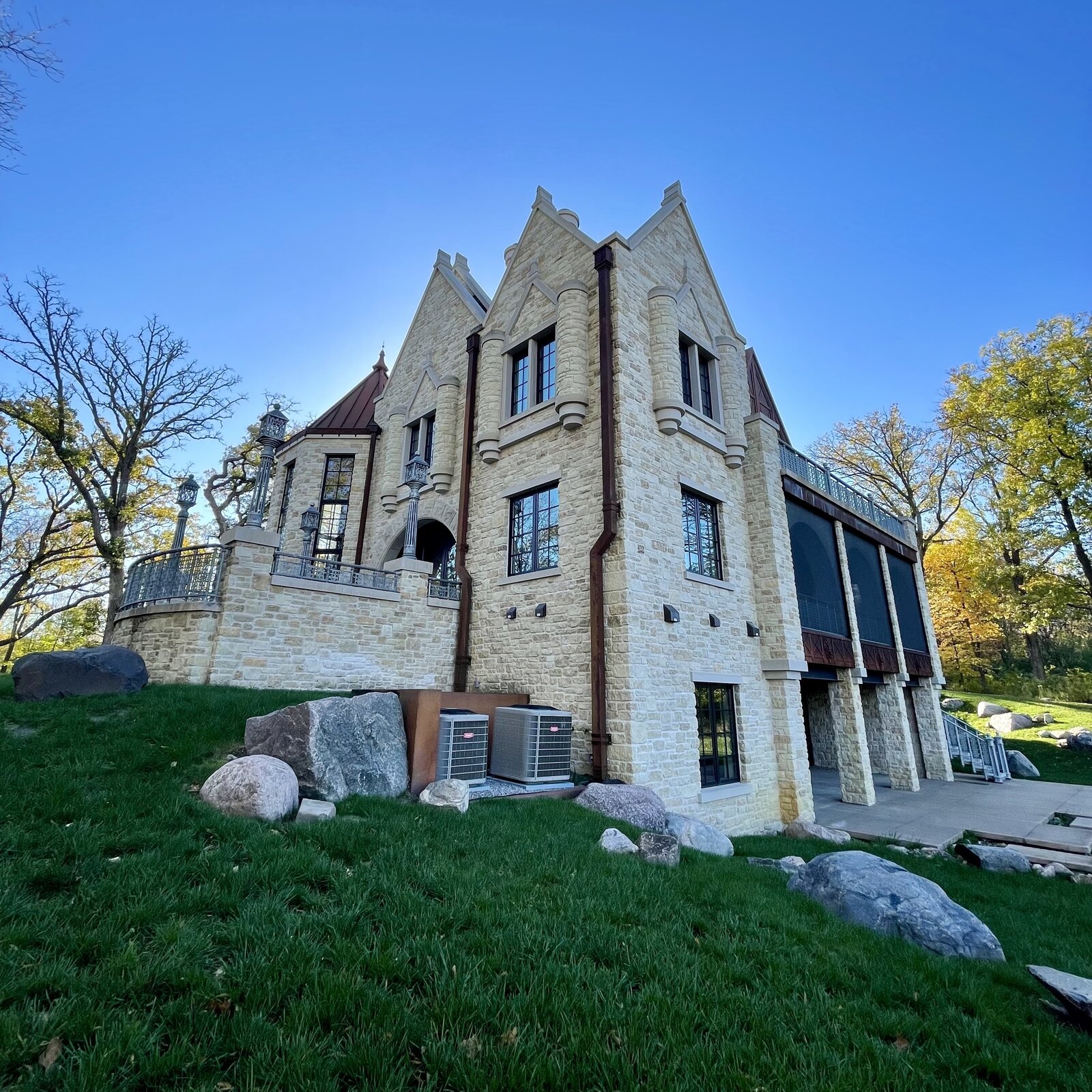 Photo 13 of 359 in Huntington Manor by JMAD - Dwell