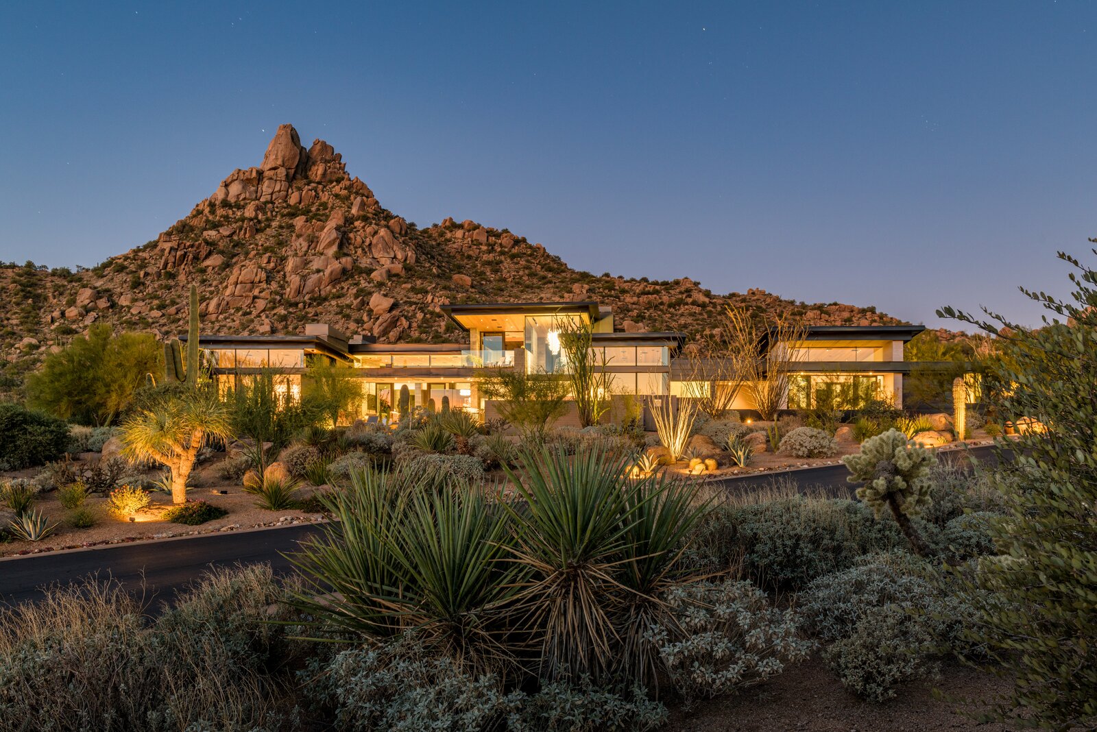 Photo 1 of 15 in Big Girl House by Tate Studio Architects - Dwell