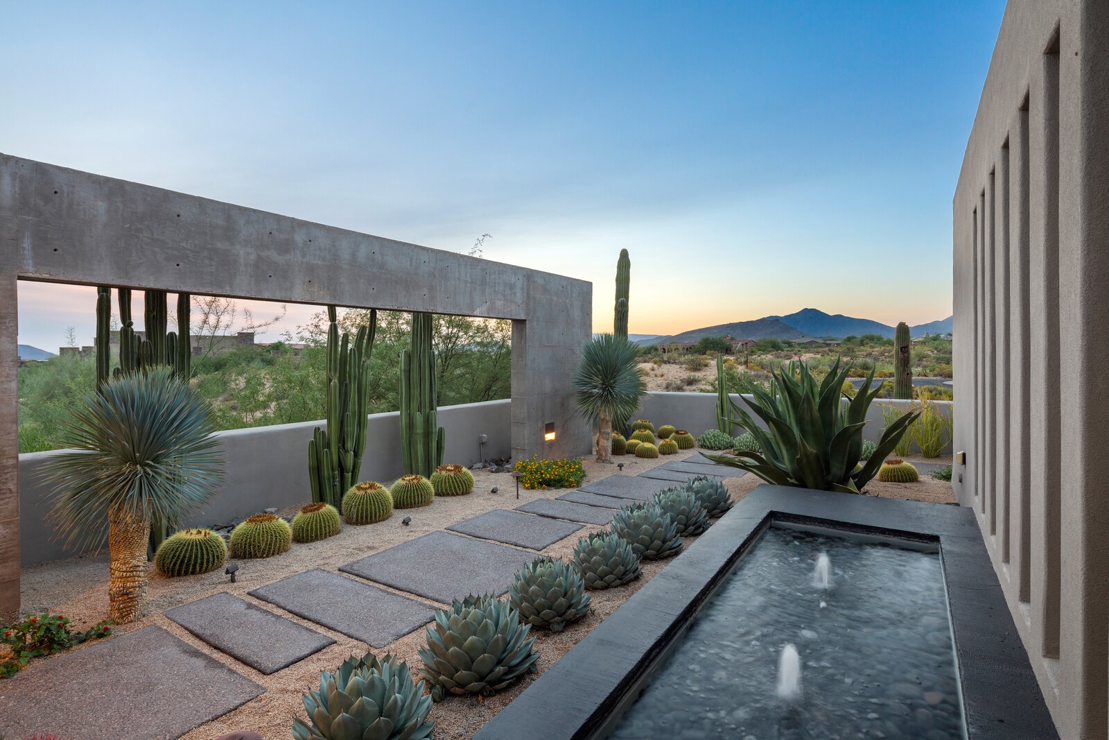 Photo 2 of 16 in Minimalist Impact by Tate Studio Architects - Dwell