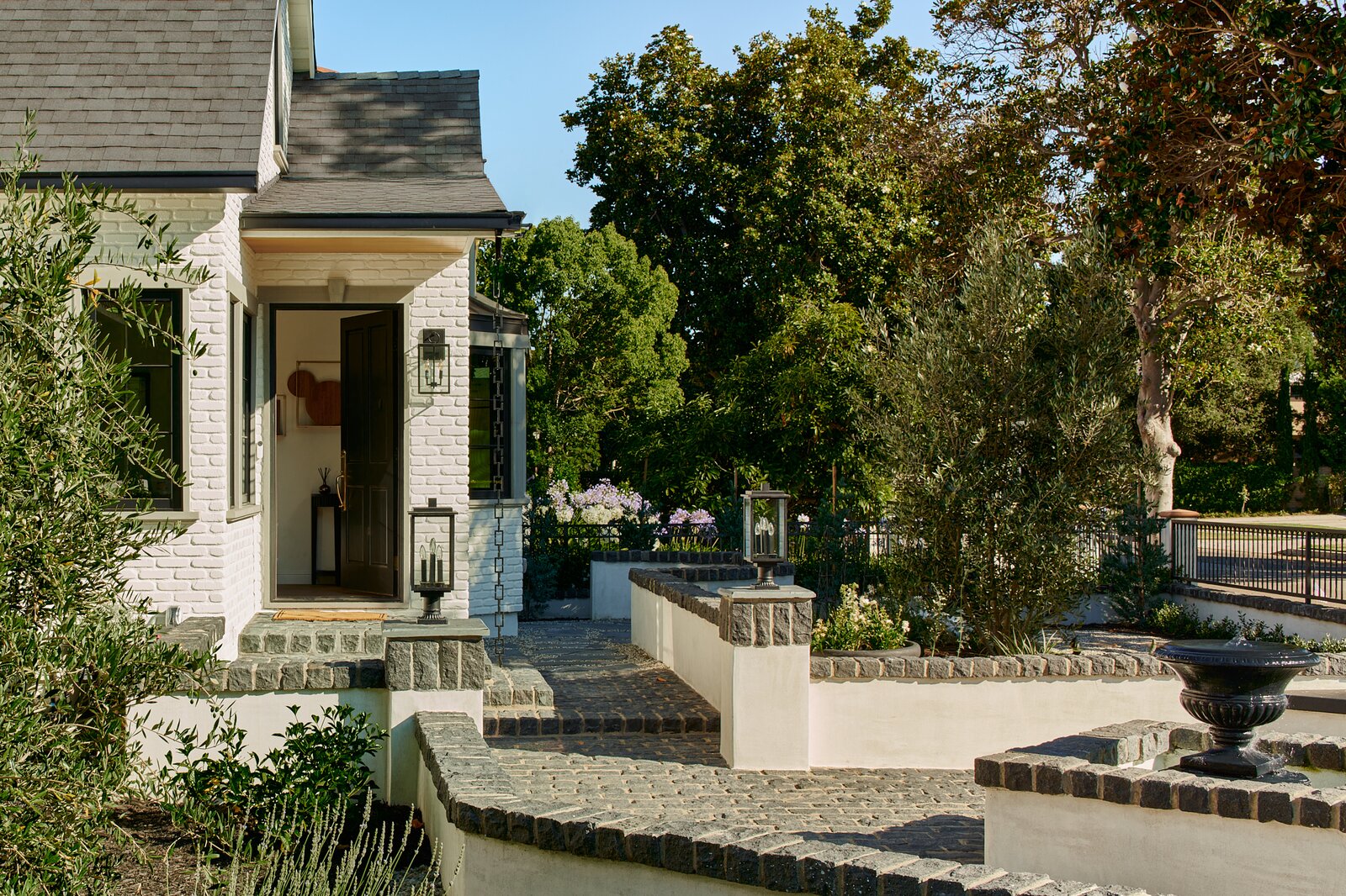 Photo 4 of 9 in Clybourn Manor by Krueger Architects - Dwell