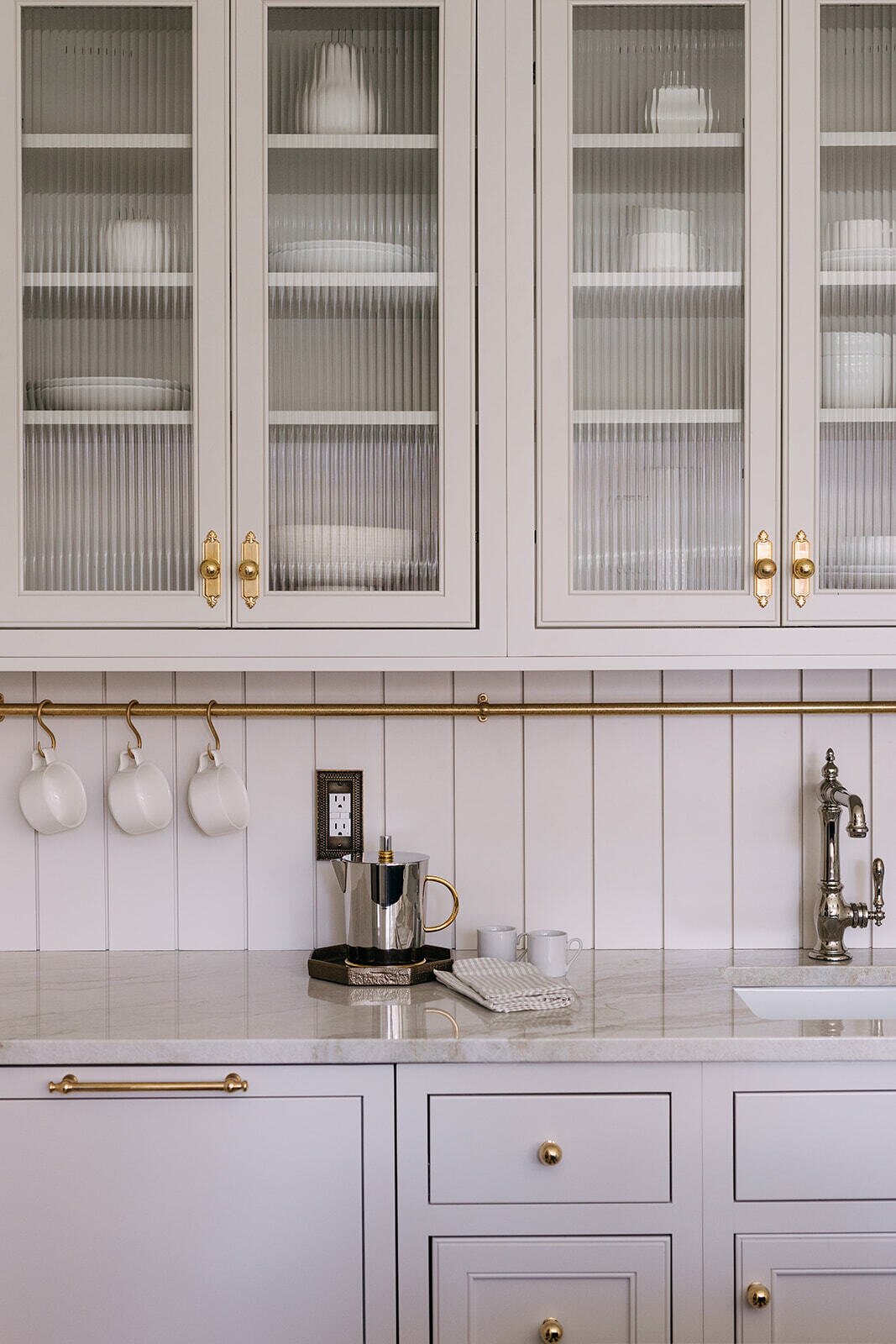 Photo 7 of 12 in Elevated Design – Traditional Kitchen & Powder Room in ...