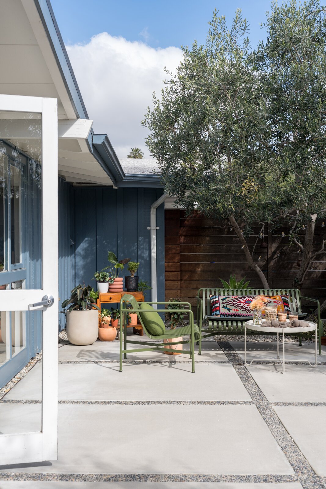 Photo 6 of 24 in The California Cliff May Ranch Home by MELIS SIRVANCI ...