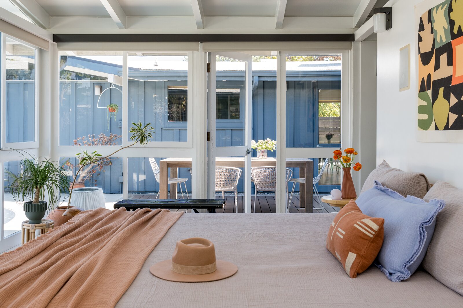 Photo 13 of 24 in The California Cliff May Ranch Home by MELIS SIRVANCI ...