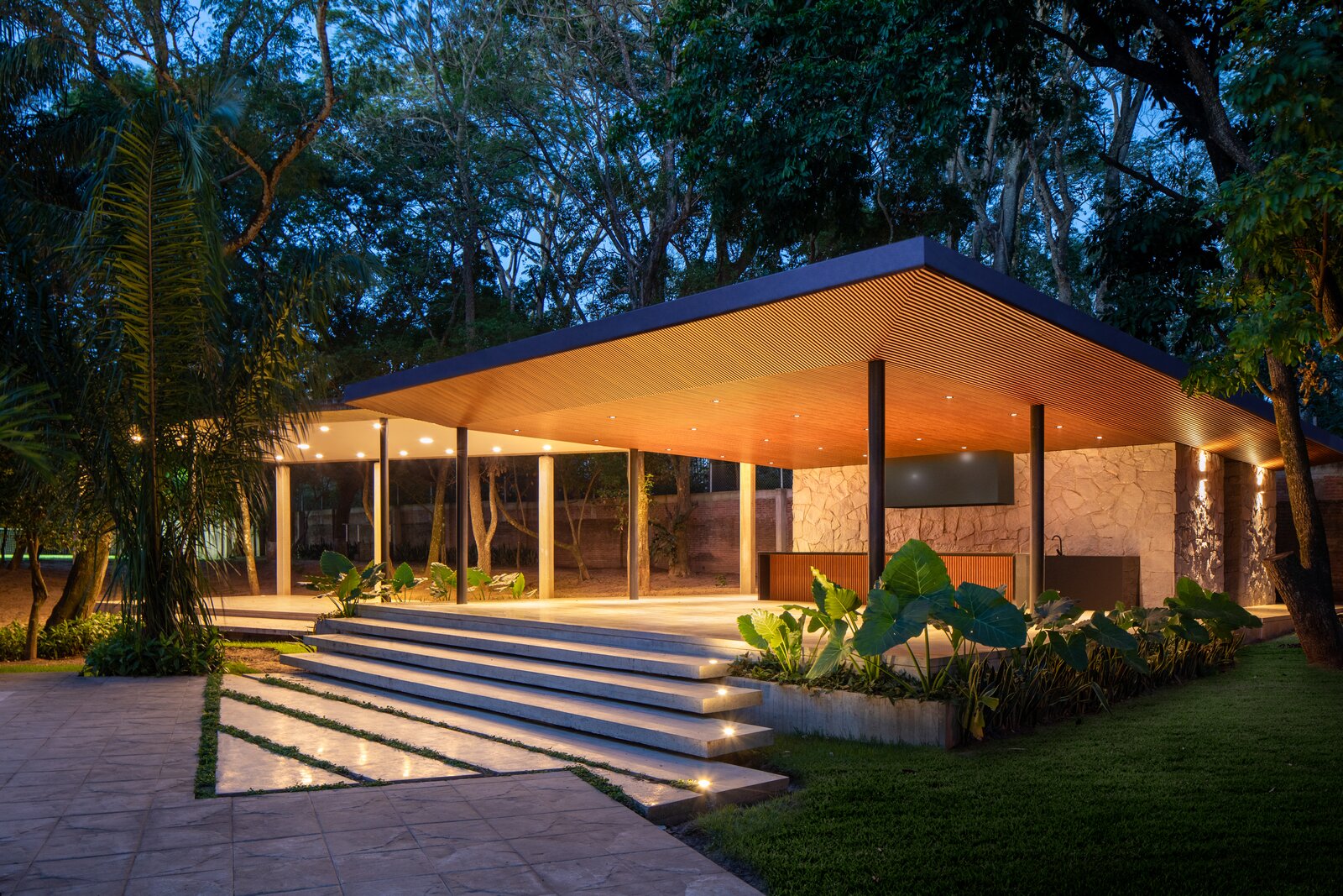 Clubhouse La Floresta (5 Photos) - Dwell