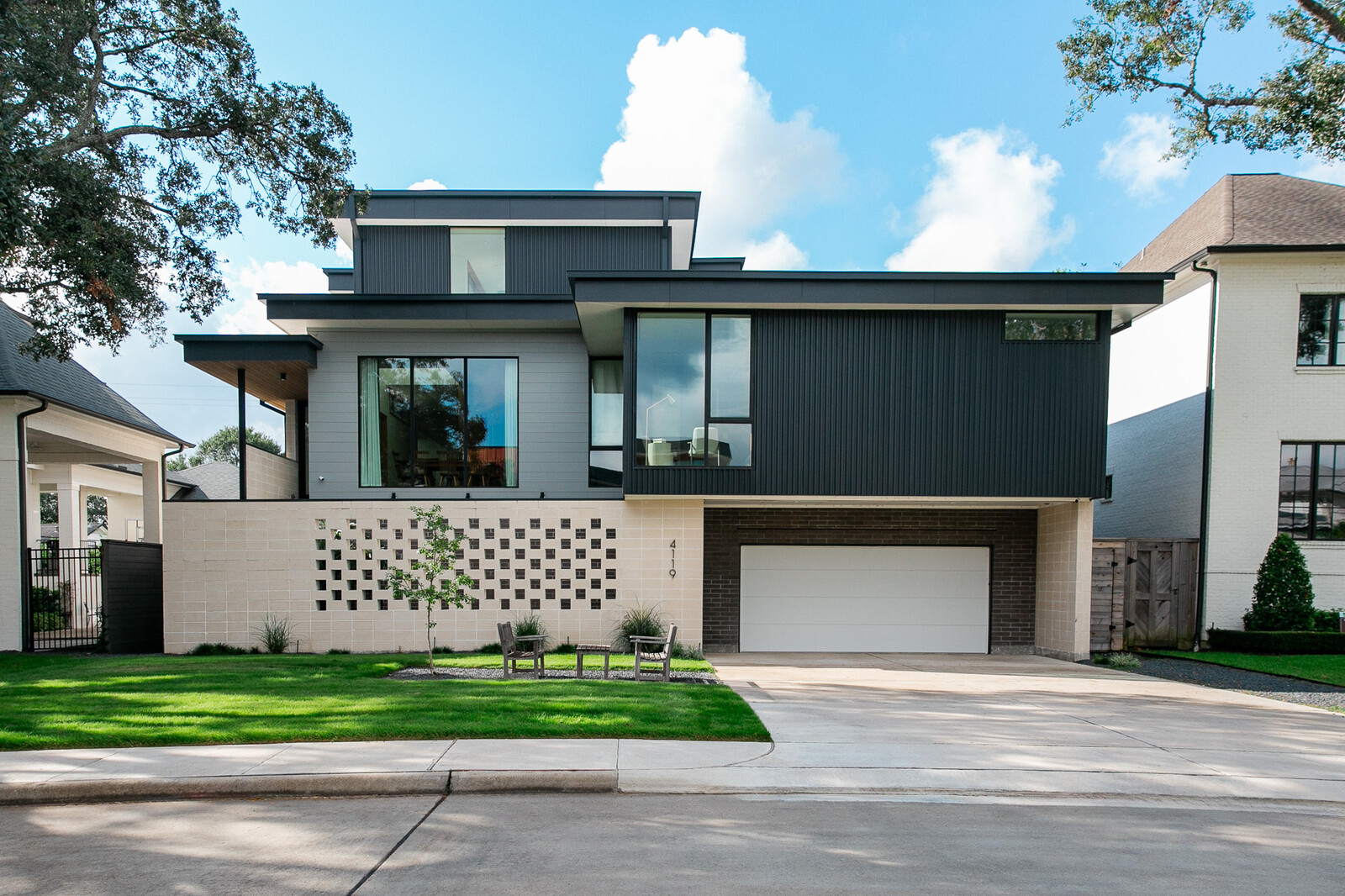Photo 2 of 16 in AIA Winning Falkirk Residence by RAM Windows & Doors ...