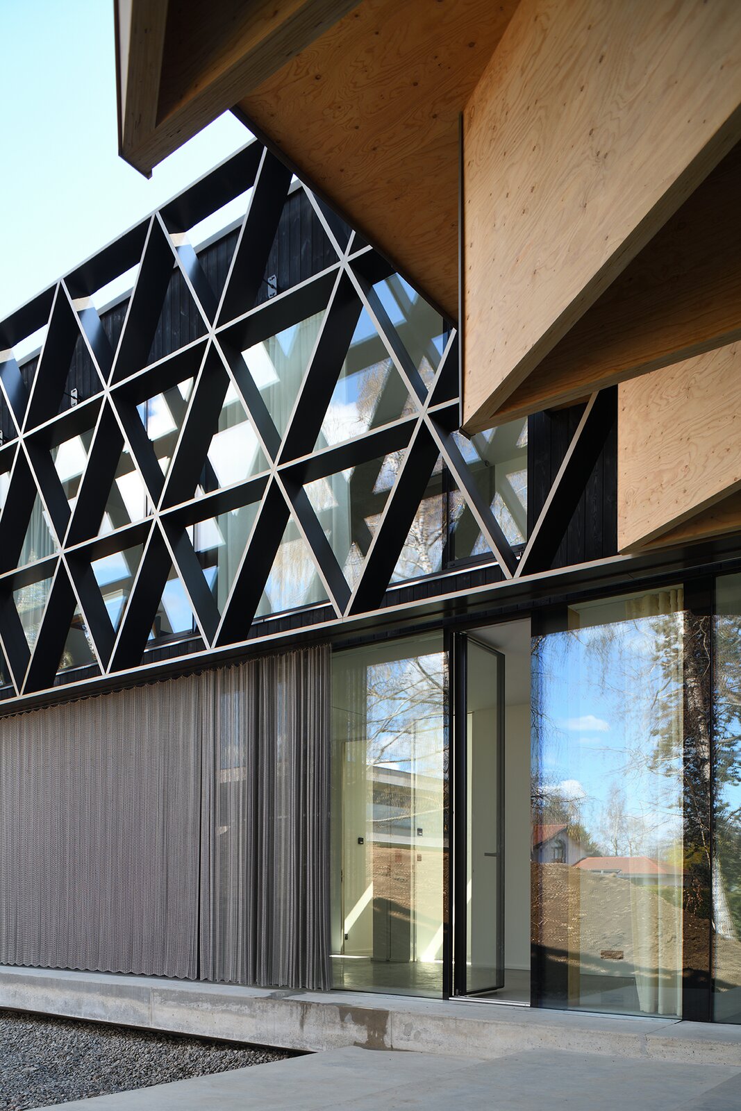 Photo 3 of 6 in BA Holz House by AUM Pierre Minassian - Dwell