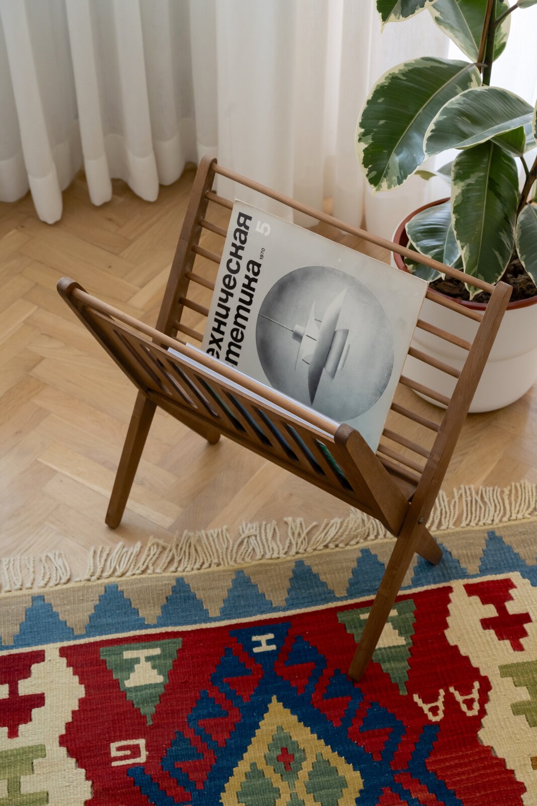 Photo 12 of 33 in Yugo Apartment by Marina Yurieva - Dwell