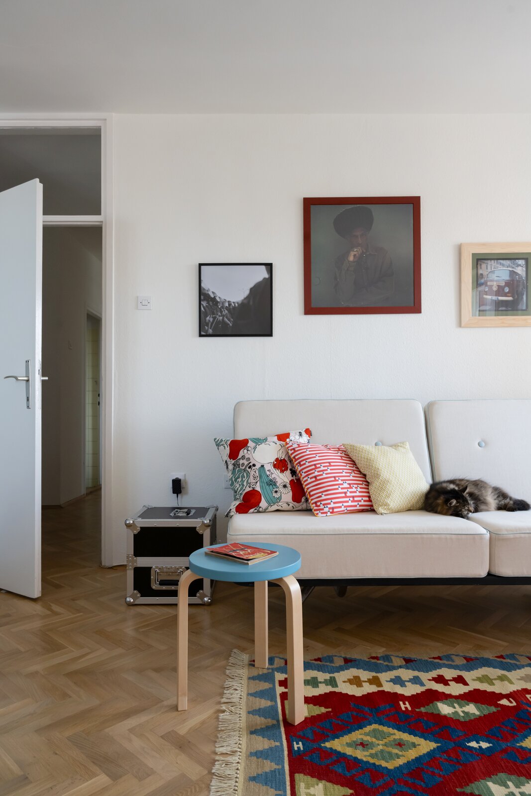 Photo 14 of 33 in Yugo Apartment by Marina Yurieva - Dwell