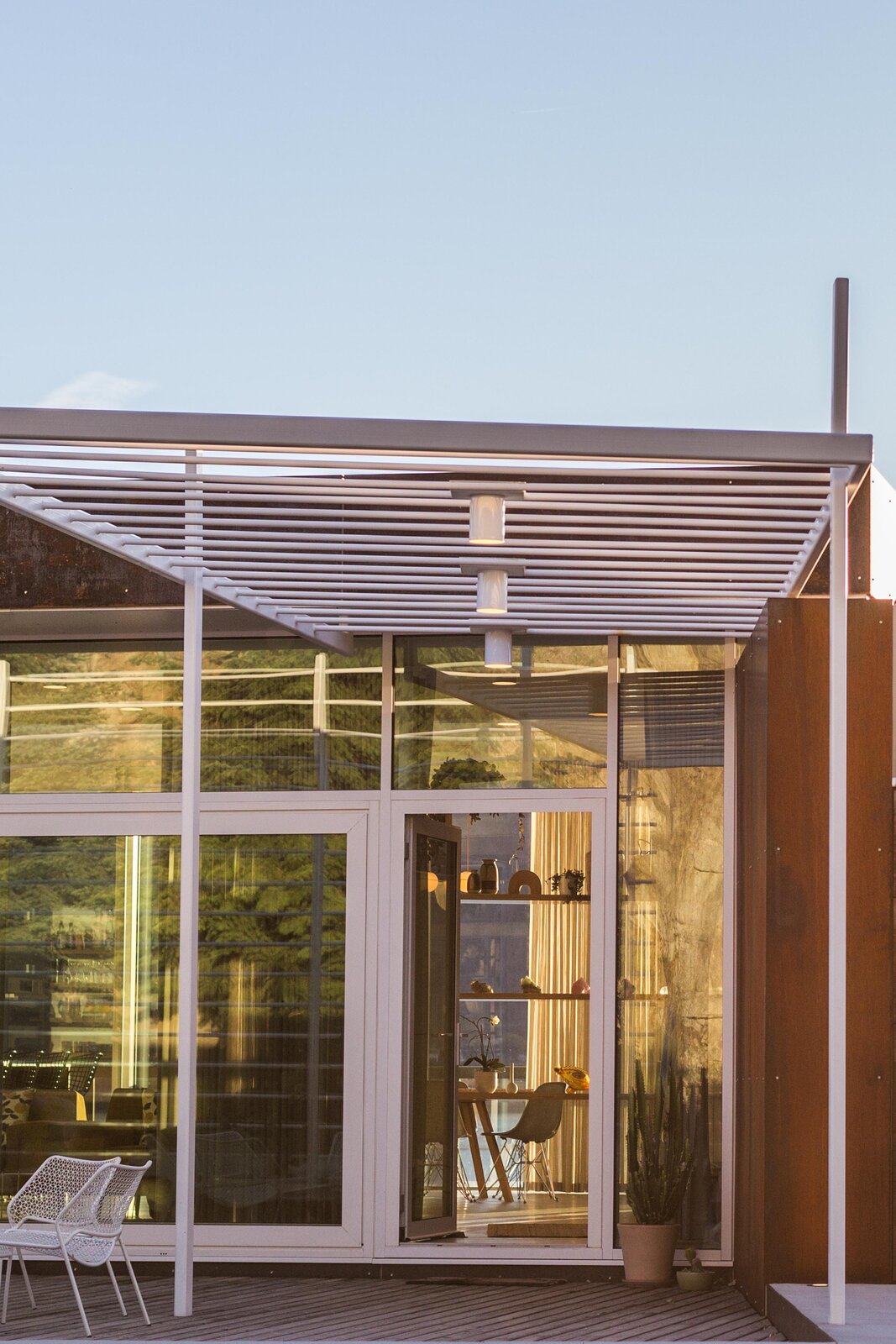 Photo 4 of 14 in alton cliff house by Megan Bowers - Dwell