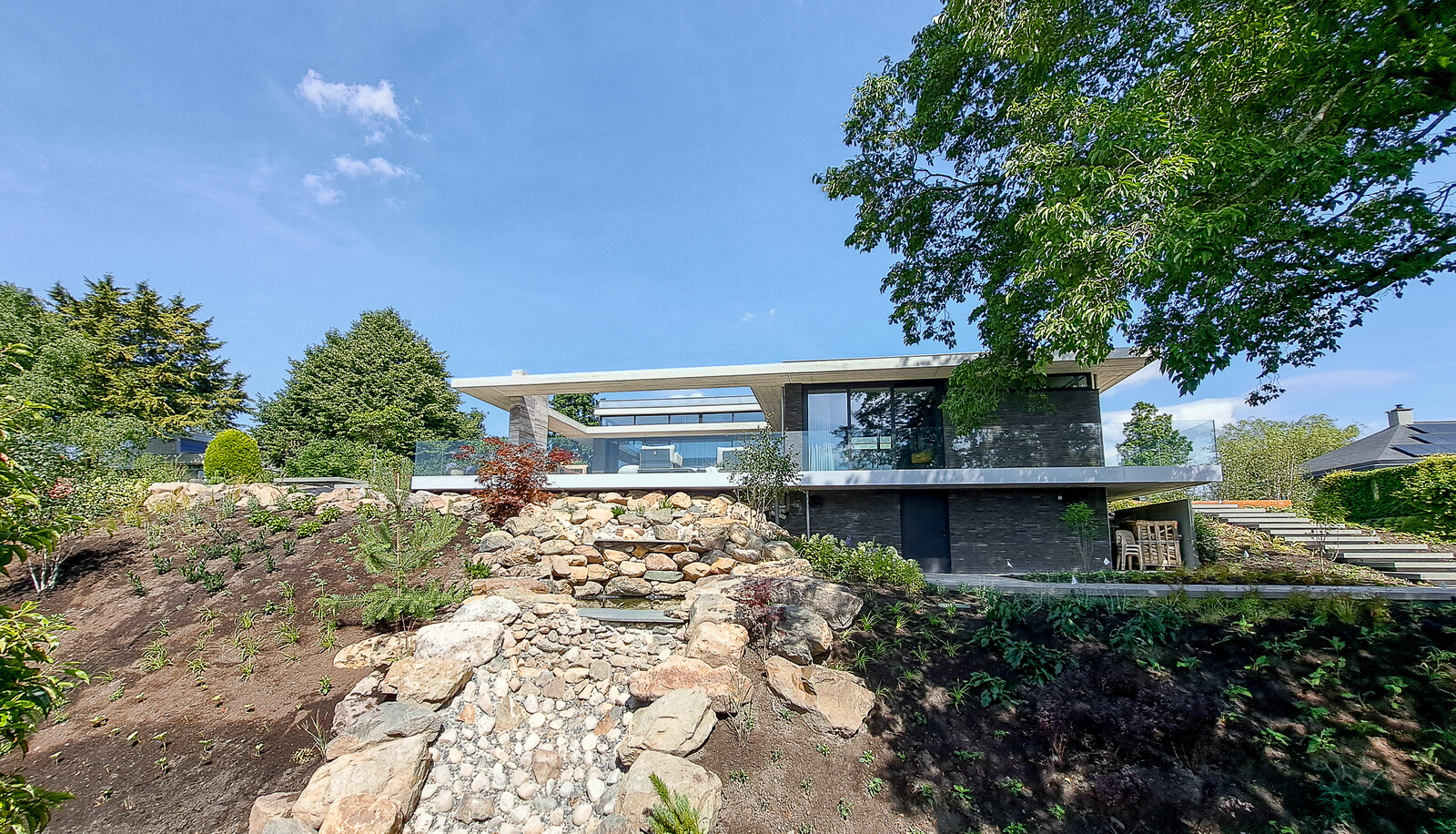 Photo 2 of 11 in Villa on top of a dike by hans kalkhoven - Dwell
