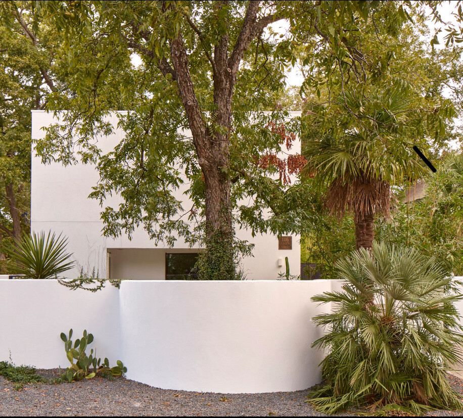 Photo 3 of 7 in The Linden House: An Urban Sanctuary in East Austin by ...