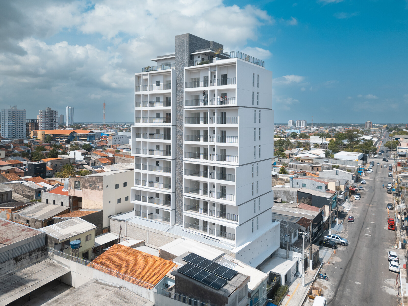 Photo 1 of 11 in Building 17 Cinco Zero by Ari Tomaz - Dwell