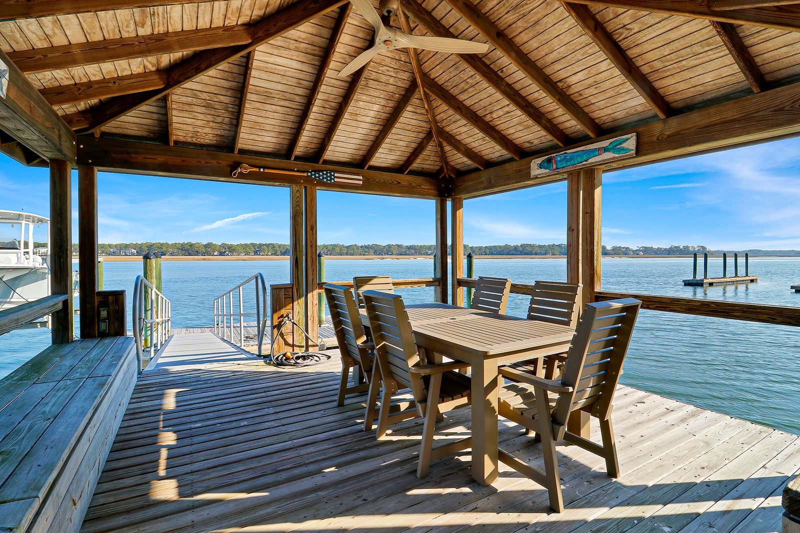 Photo 15 of 16 in A Modern Coastal Masterpiece by Betsy Beaman - Dwell