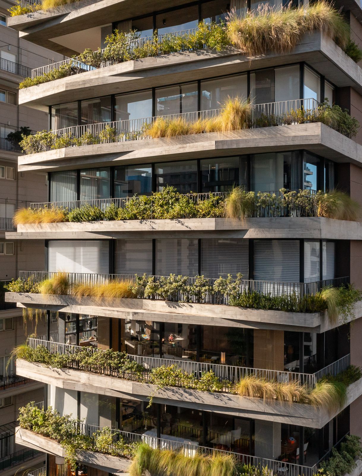 Photo 3 of 26 in Leopoldo 1201 Building Landscaping by Rodrigo Oliveira ...
