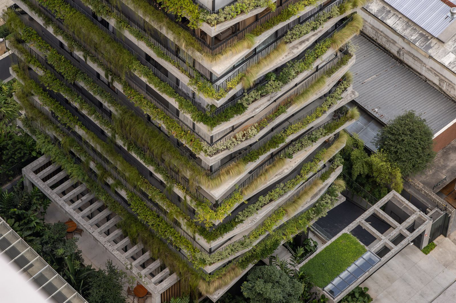 Photo 1 of 26 in Leopoldo 1201 Building Landscaping by Rodrigo Oliveira ...