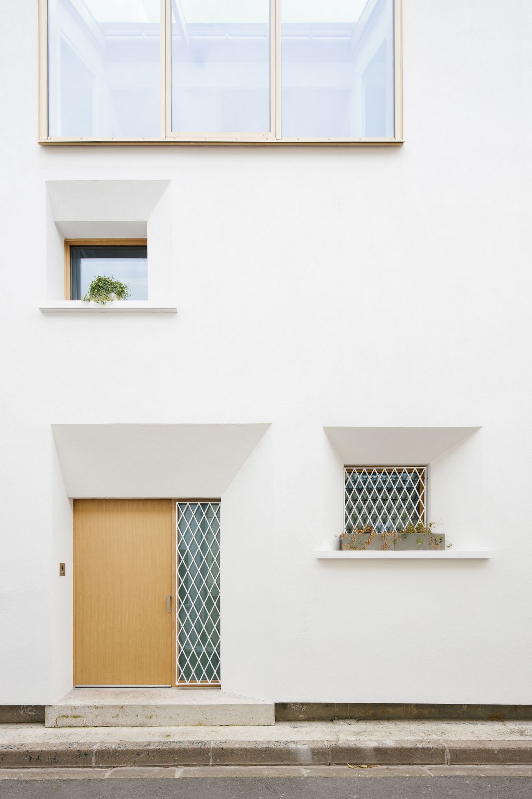 Photo 1 of 20 in Vertical extension of a townhouse near Paris by LAC ...