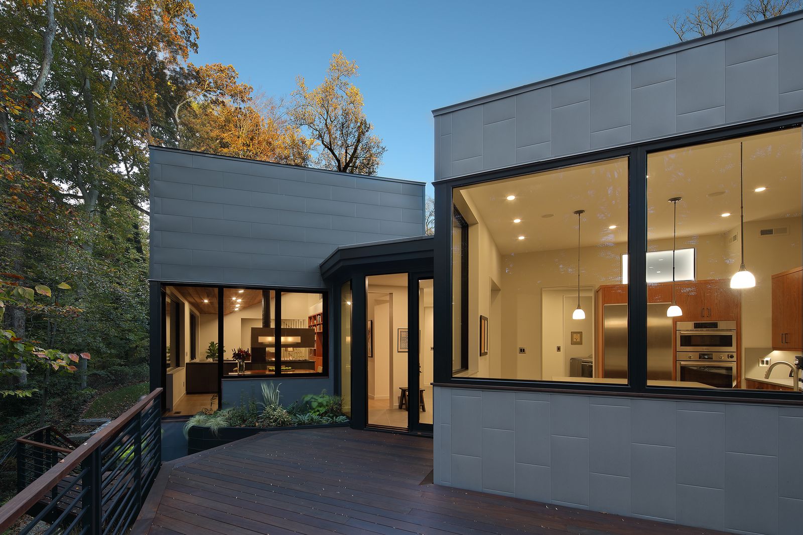 Photo 3 of 8 in Hadro House by Jay Reinert - Dwell