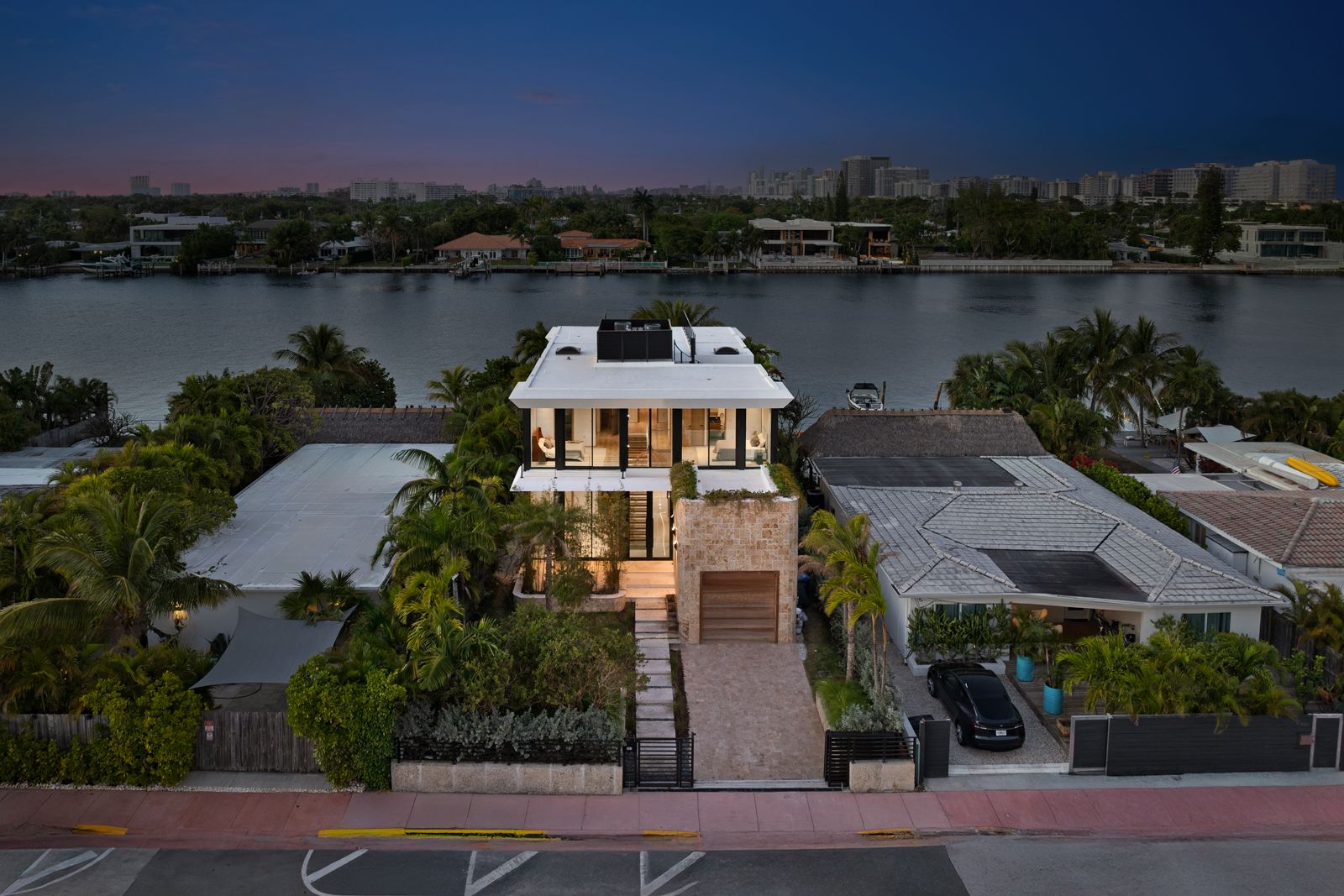 Photo 3 of 40 in Villa Luma - Miami Beach boaters paradise offered at ...