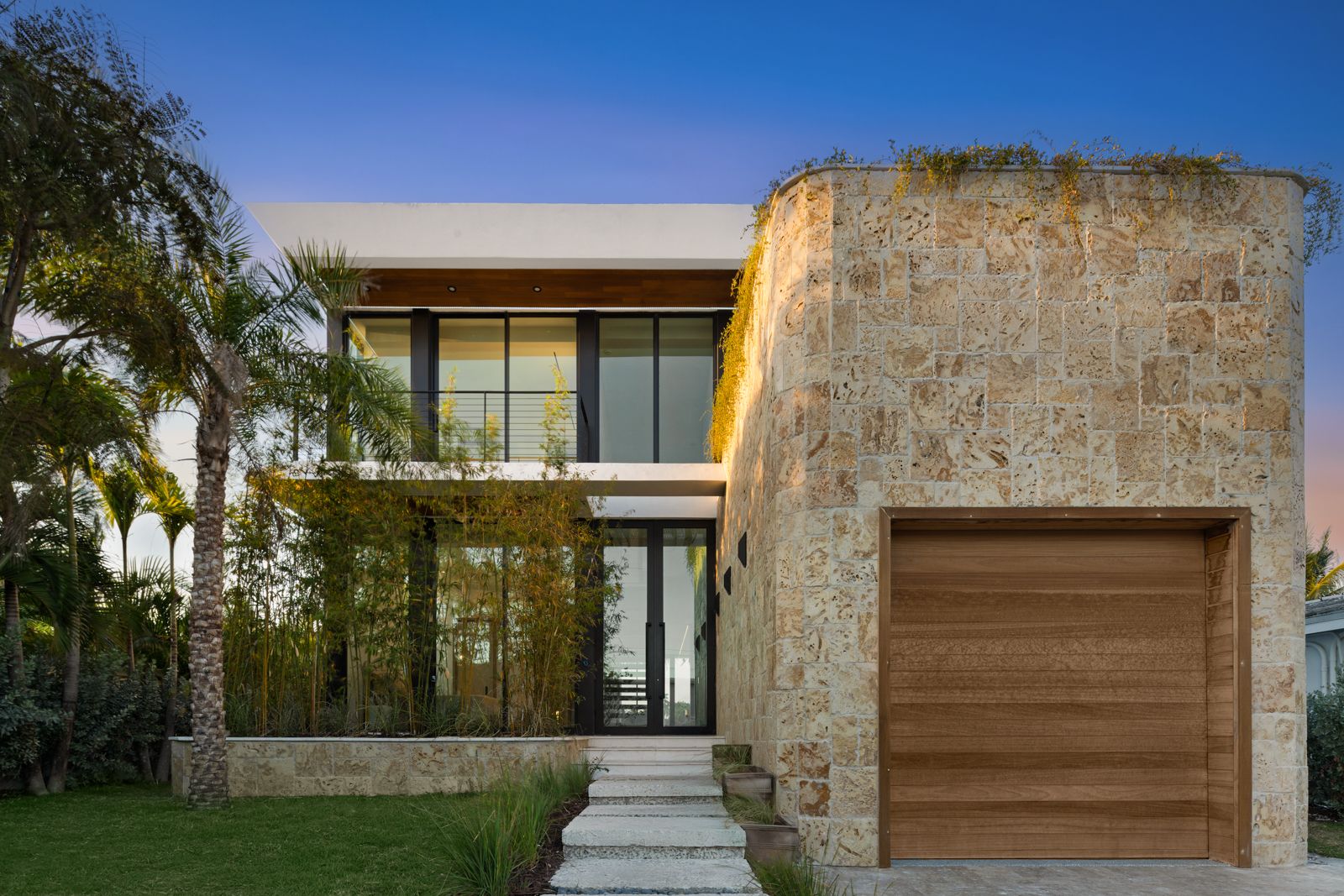 Photo 4 of 40 in Villa Luma - Miami Beach boaters paradise offered at ...
