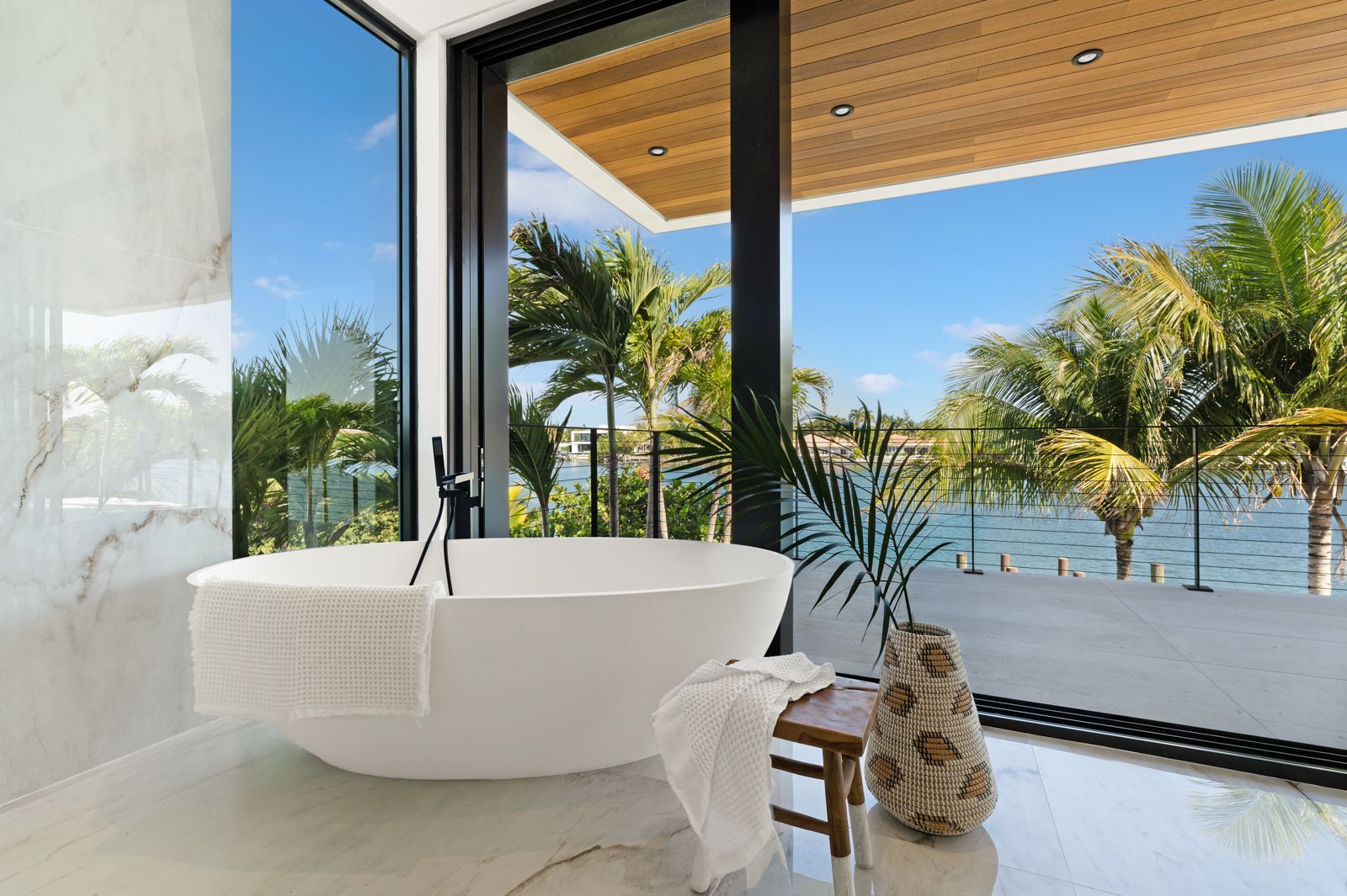 Photo 17 of 40 in Villa Luma - Miami Beach boaters paradise offered at ...