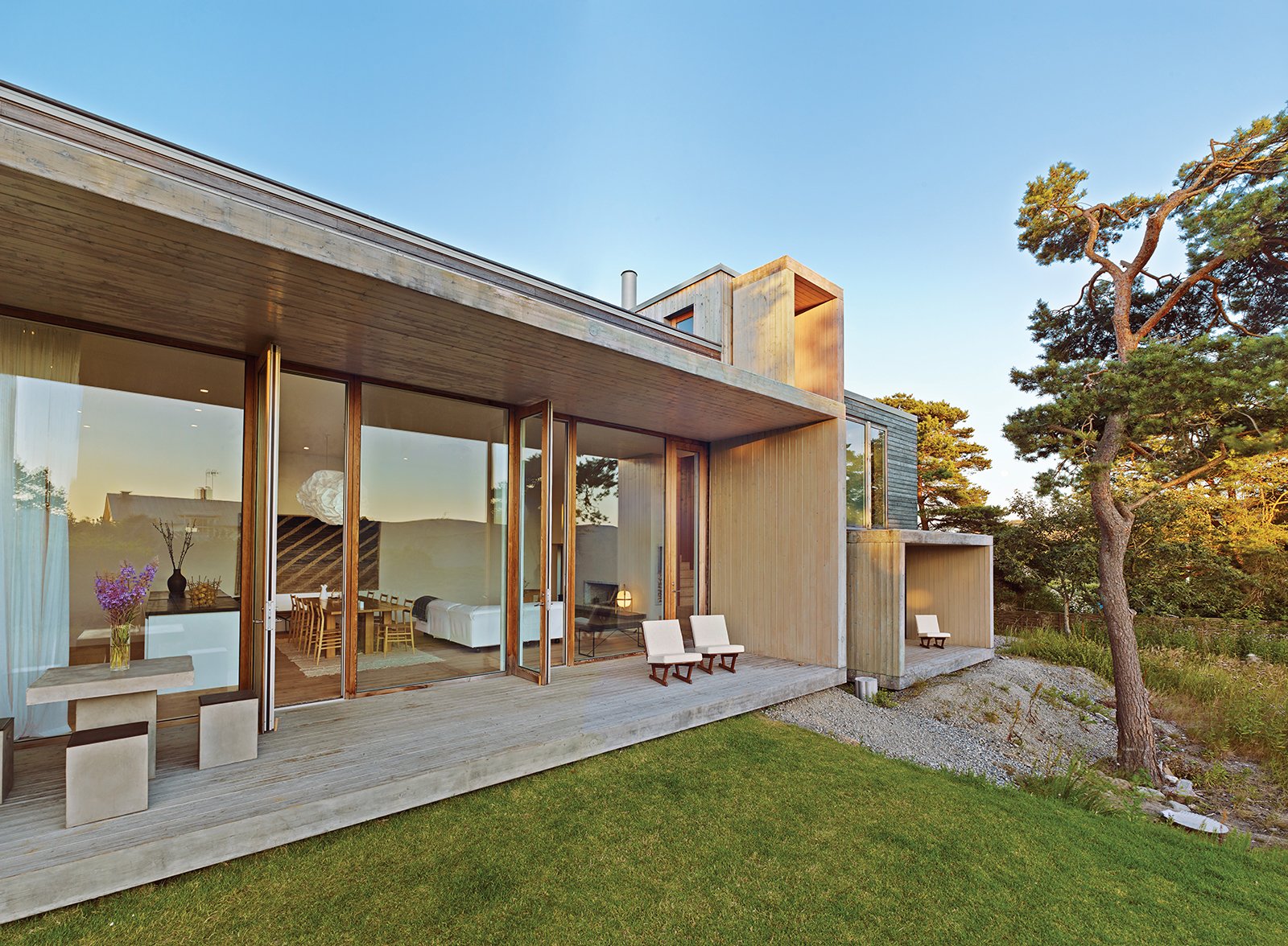 Photo 1 of 9 in Modern, Rugged, and Cozy: This Countryside Home Has It ...