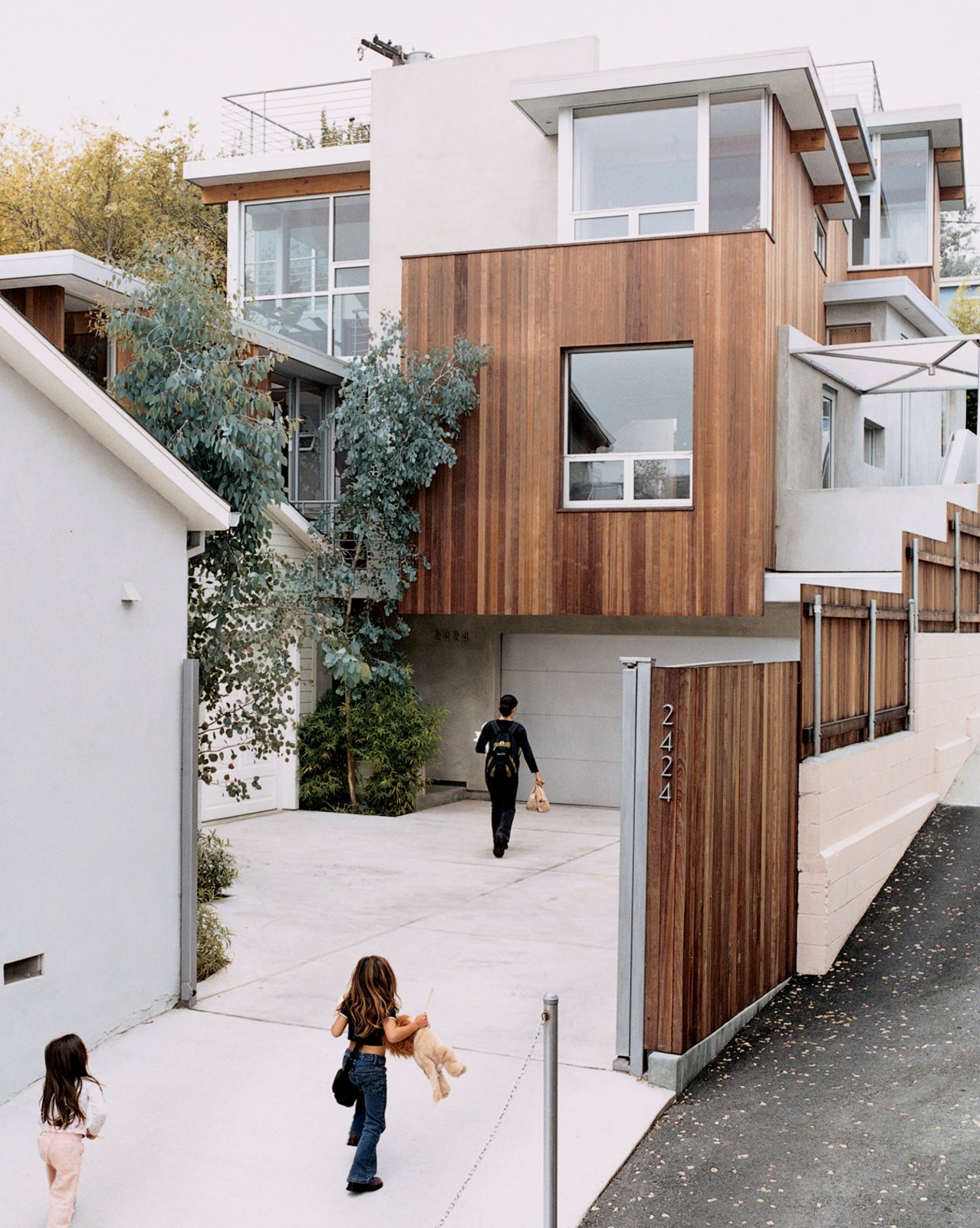 Photo 8 of 8 in 8 Modern Driveways - Dwell