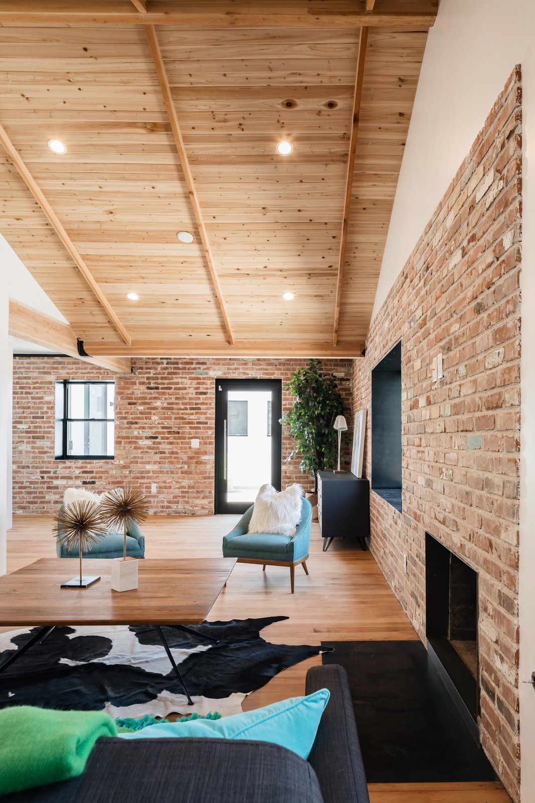 Photo 11 of 13 in In Arizona, a Modern Cube and Tumbledown 1930s Shack ...