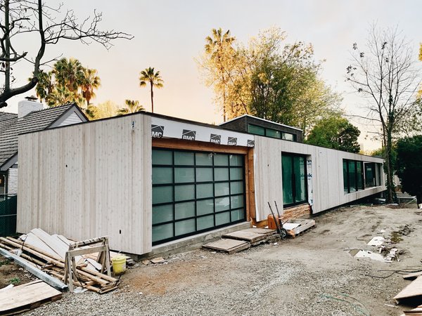 Los Angeles Bridge House by Dwell and Dan Brunn Architecture Nears ...
