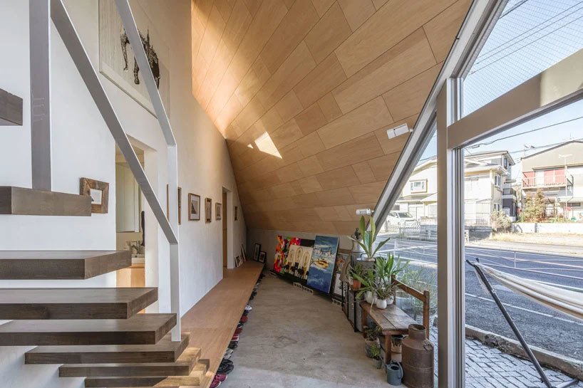 Photo 4 of 10 in A Japanese Painter’s Wedge-Shaped Home Tucks its ...