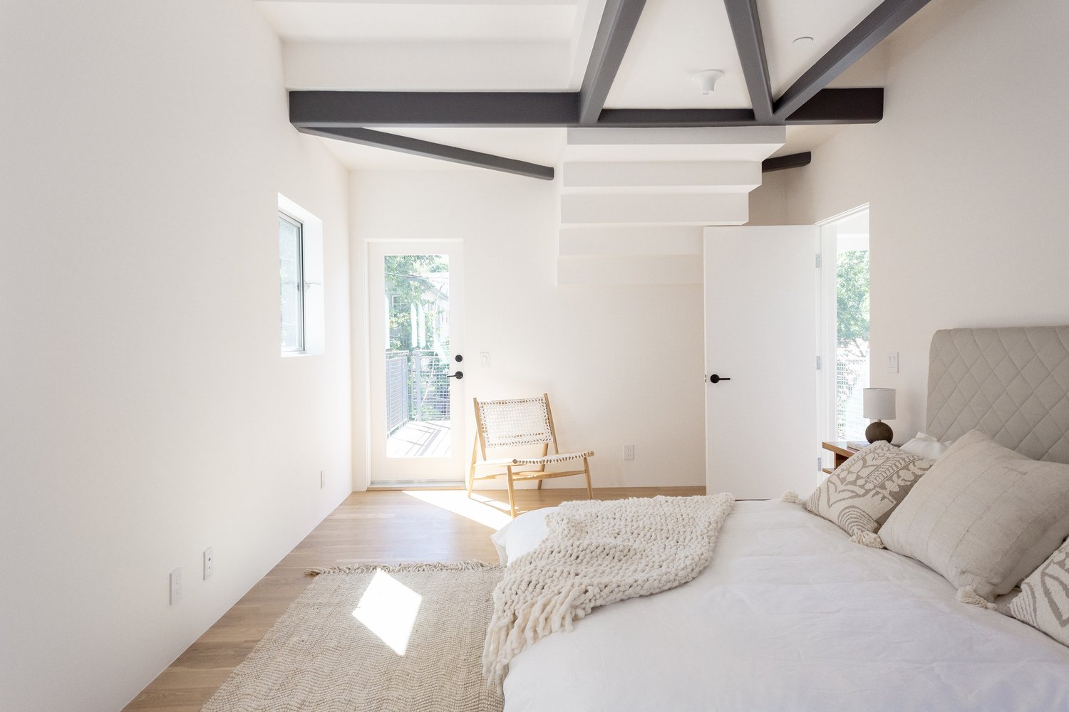 Photo 8 of 20 in Three Interwoven L.A. Homes Imagine a More Neighborly ...