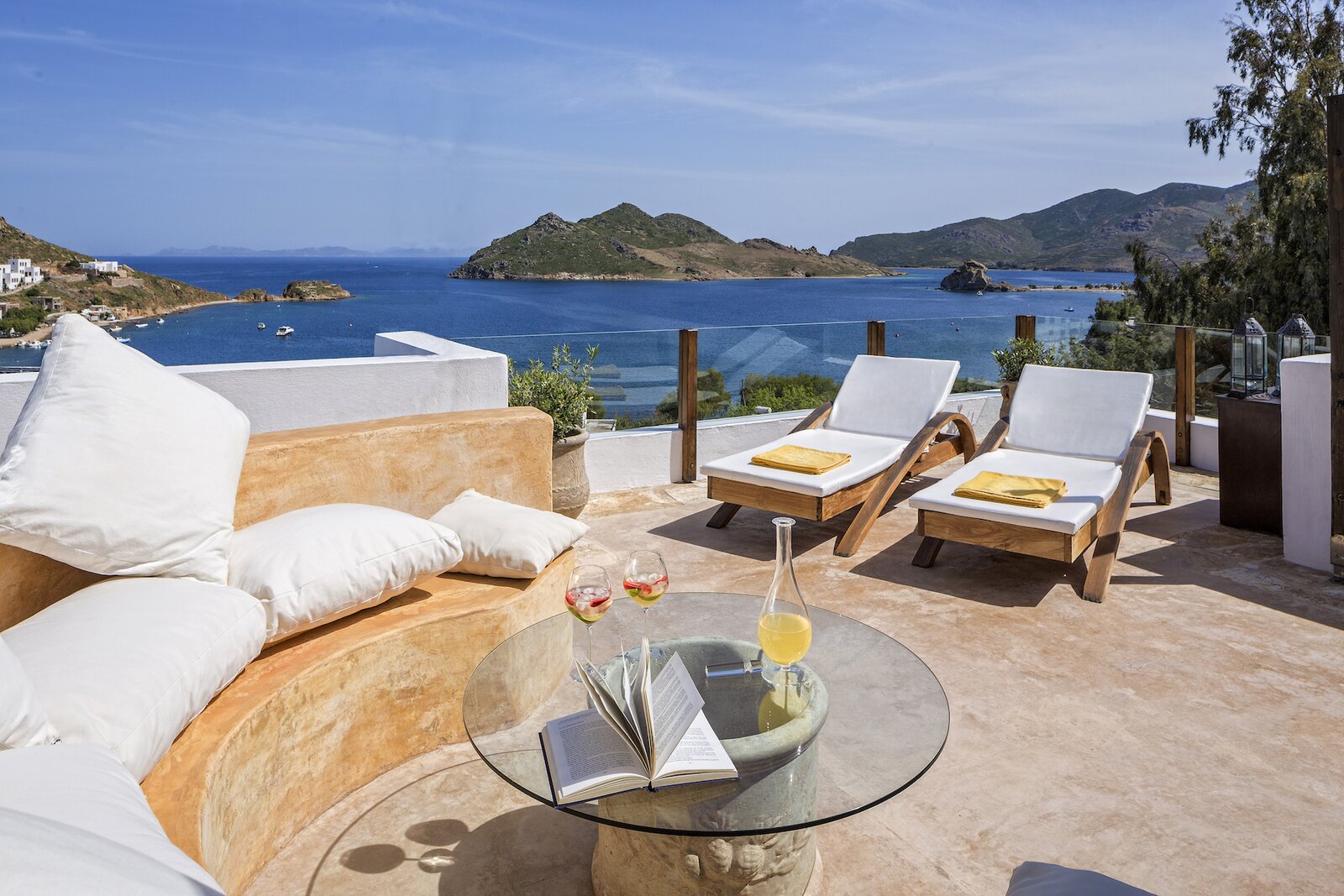 Photo 9 of 10 in A Mediterranean Mansion With Views of the Aegean Sea ...