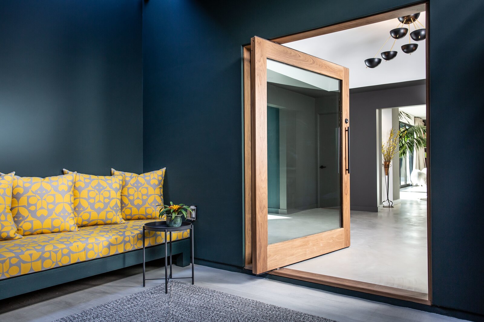 Photo 2 of 10 in A 1960s Hal Levitt-Designed Home in Beverly Hills ...