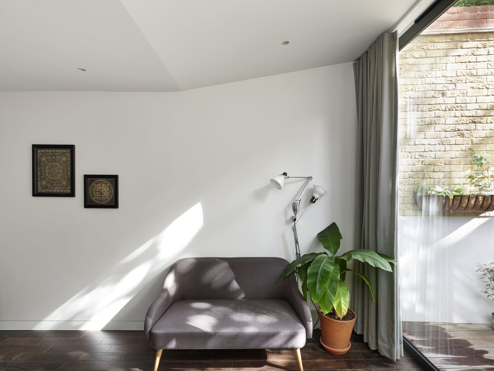 Photo 7 of 9 in Dogtooth Brickwork Makes a Narrow London Terrace House ...