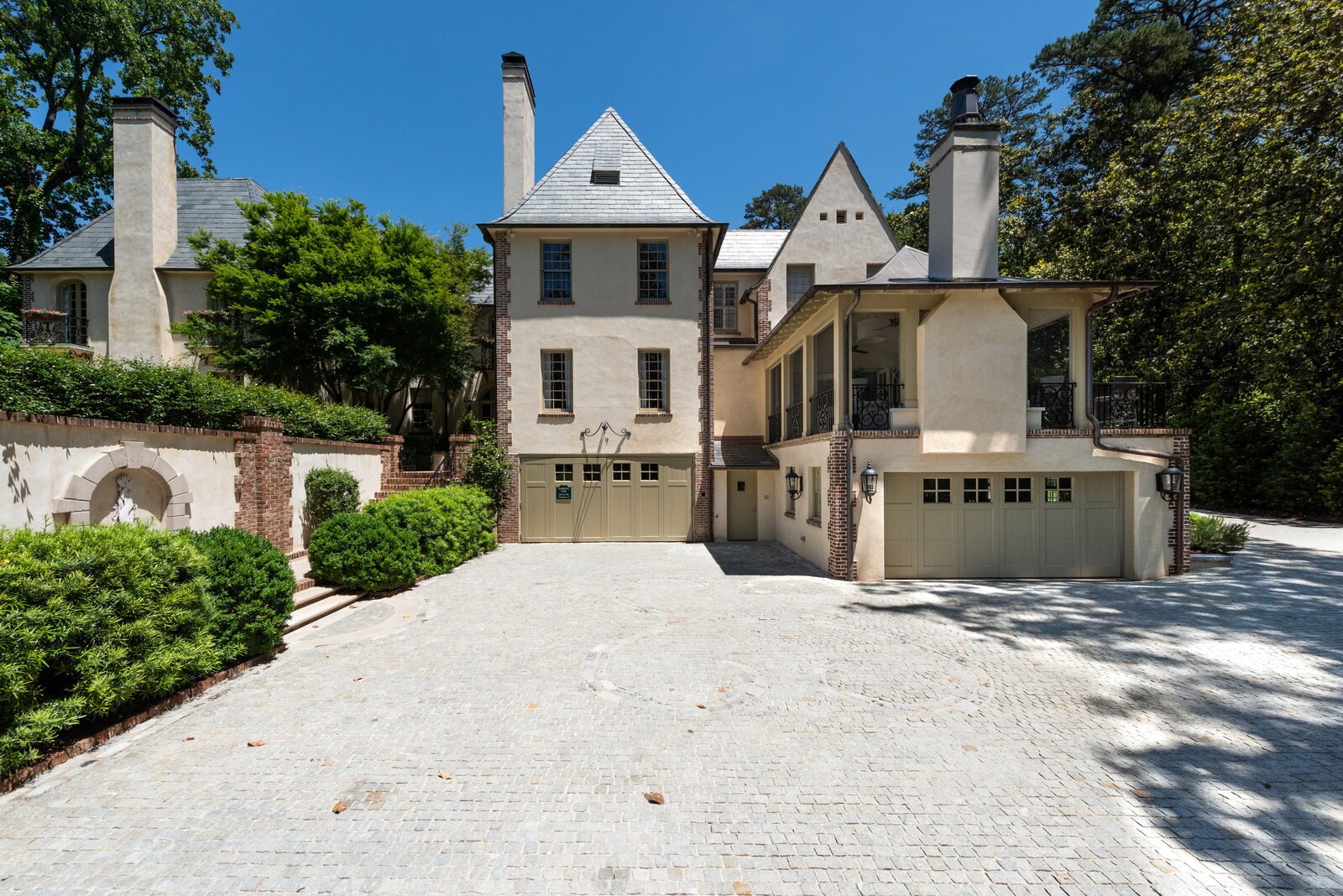 Photo 2 of 10 in A Sprawling, Neel Reid–Designed Home Seeks $7.9M in ...