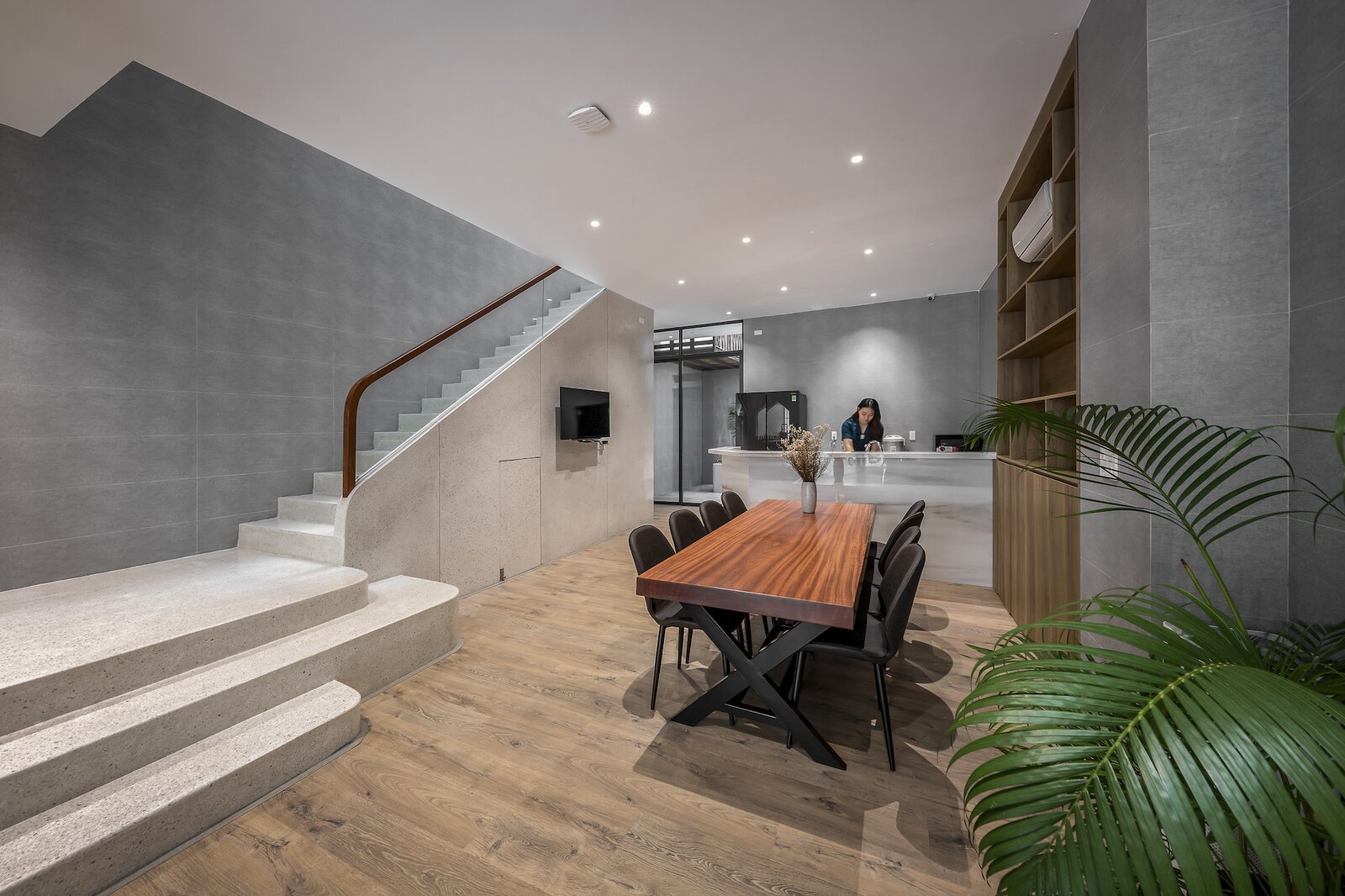 Photo 2 of 13 in A Light-Filled Atrium With a Tree House Anchors a ...