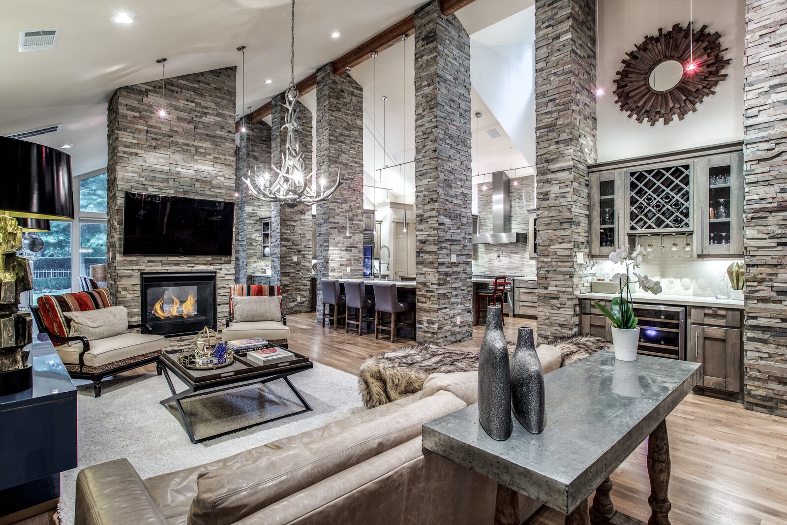 Photo 4 of 11 in A Modern Abode With a Resort-Like Backyard Seeks $3.4M ...