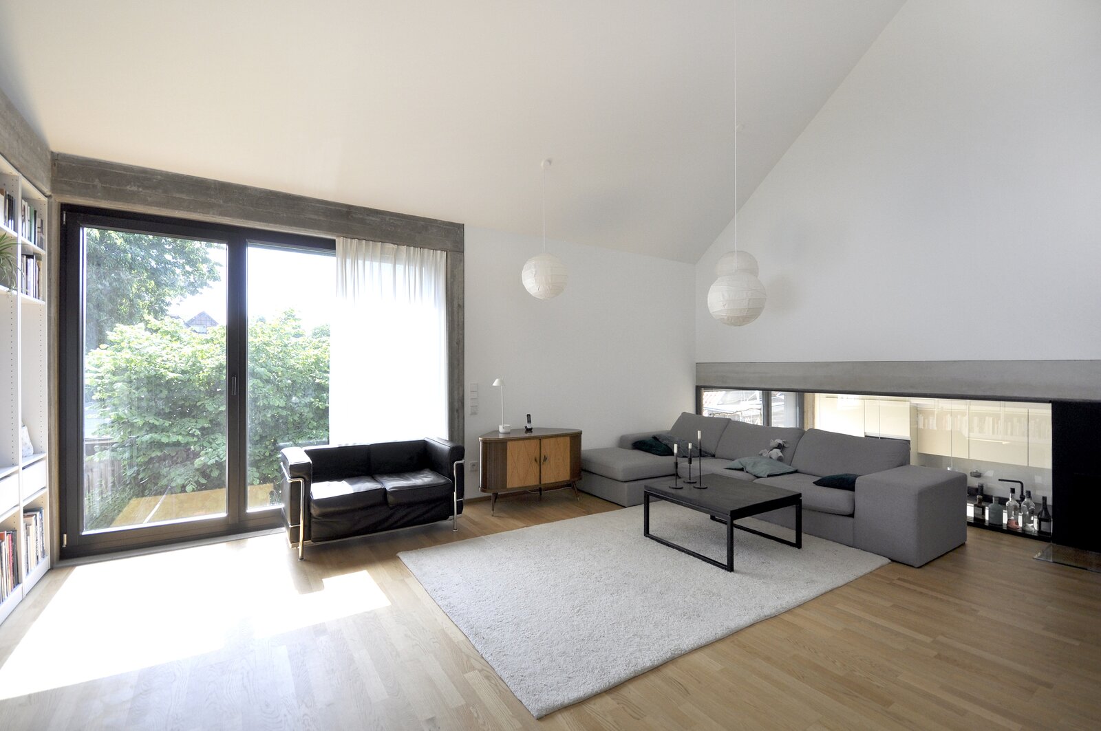 Photo 5 of 11 in An Architect’s Gable-Roofed House Near Munich Fits ...