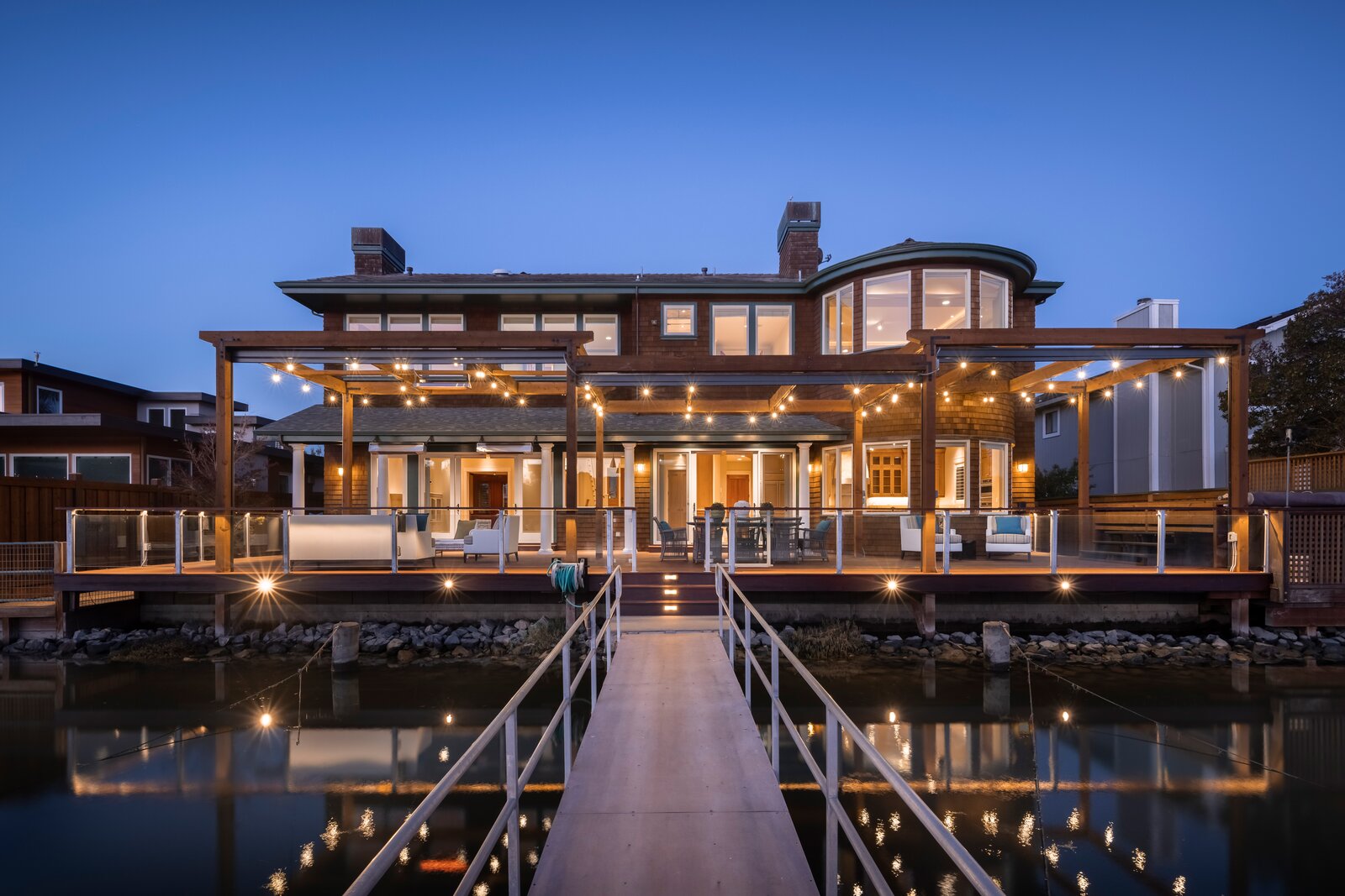 Photo 1 Of 11 In A Waterfront Craftsman Style Abode In The Bay Area Photo 1 Of 11 In A Waterfront Craftsman Style Abode In The Bay Area