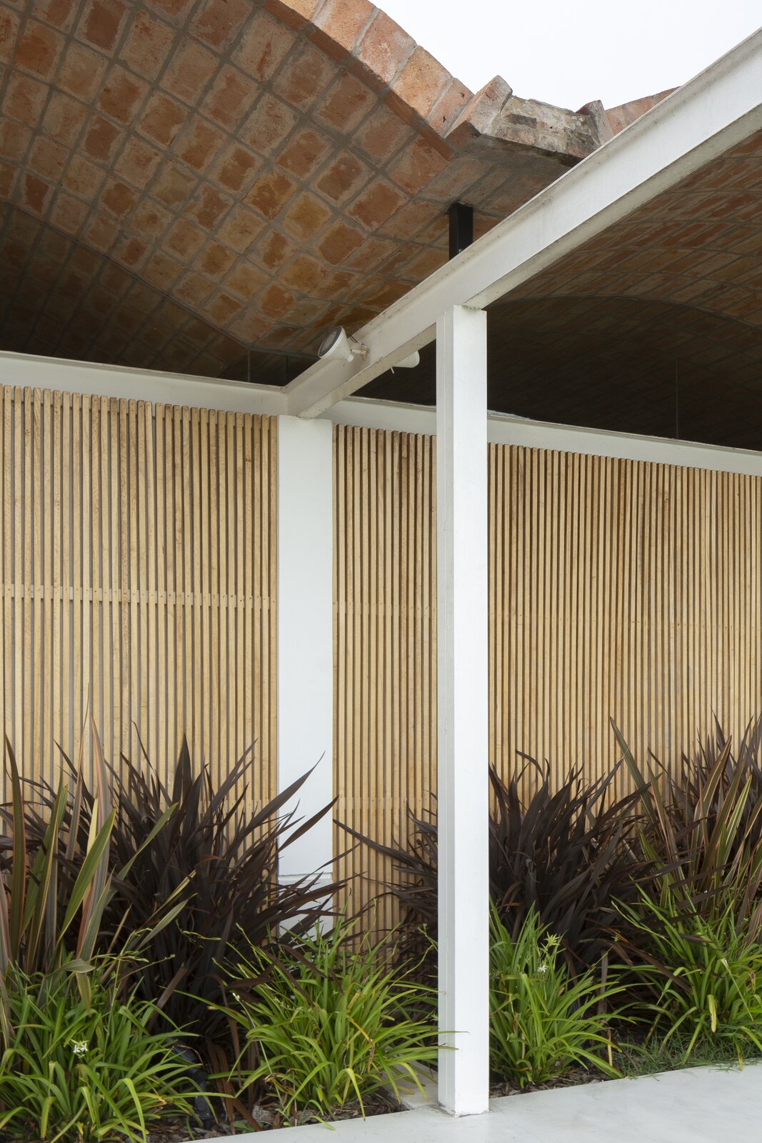 Photo 9 of 15 in A Rippling Brick Roof Caps a Sun-Kissed Home in ...