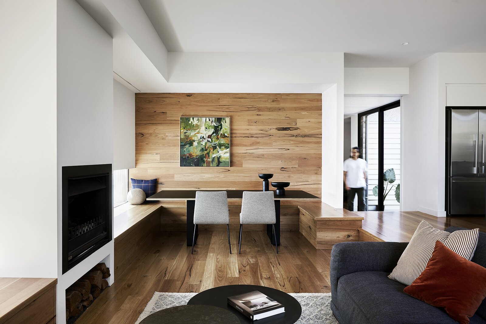 Photo 6 of 23 in A Multitiered Addition With a Lush Courtyard Revives a ...